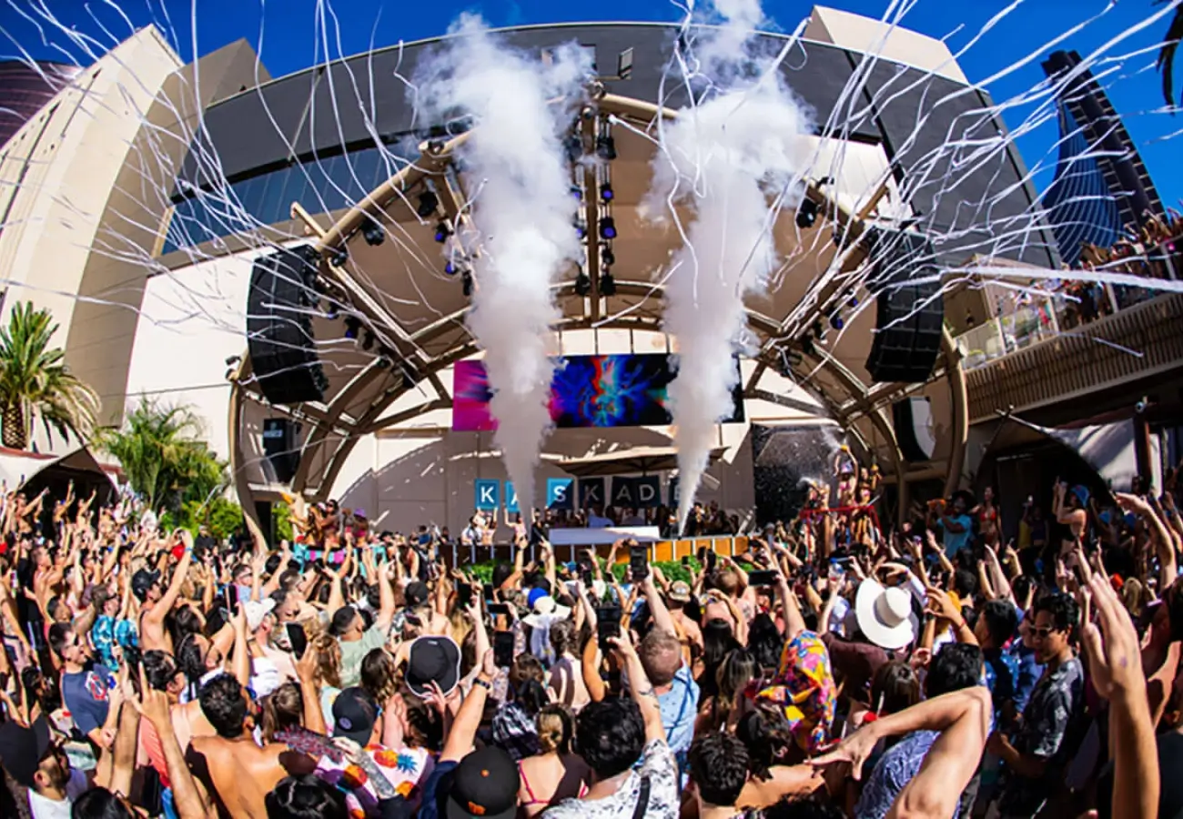Ayu Day Club at Resorts World (Zouk) - Pool Party